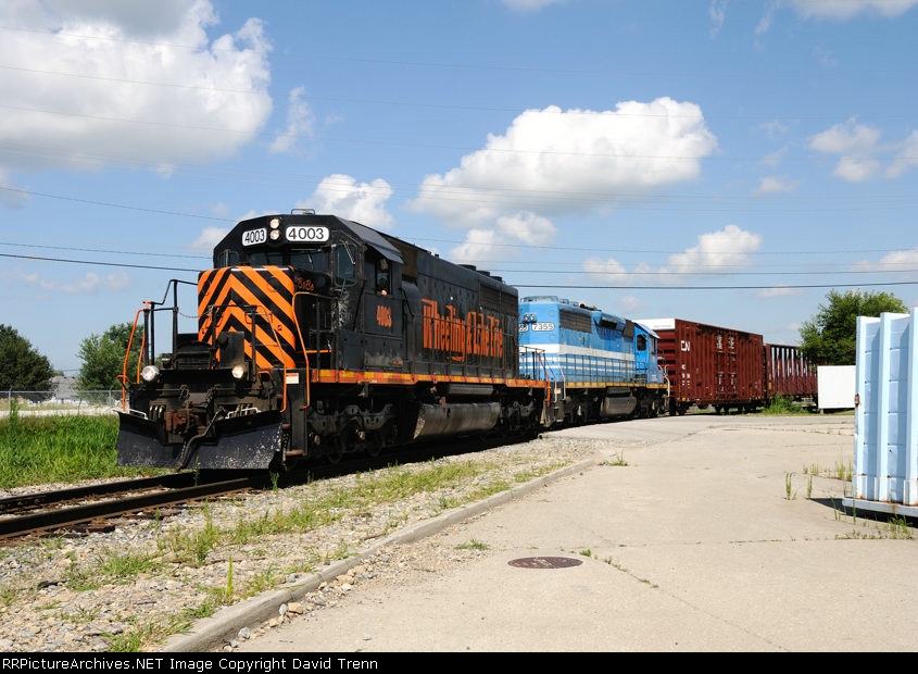 WLE 4003 and 7355 are Southbound( symboled KL-92) are at Monroe St